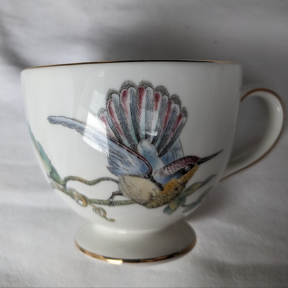 Wedgwood | Dining | Wedgwood Hummingbirds Bone China Leigh Shape Footed ...